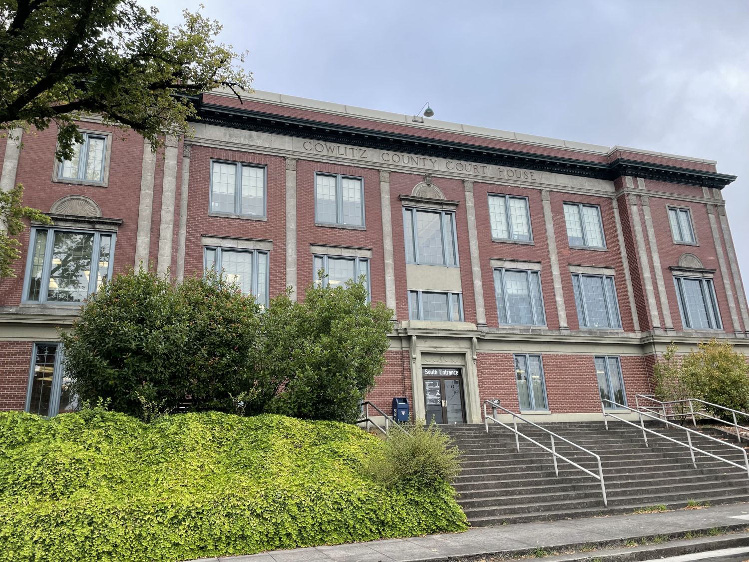 744. Kelso, Cowlitz County (WA17) – Geocaching While Black